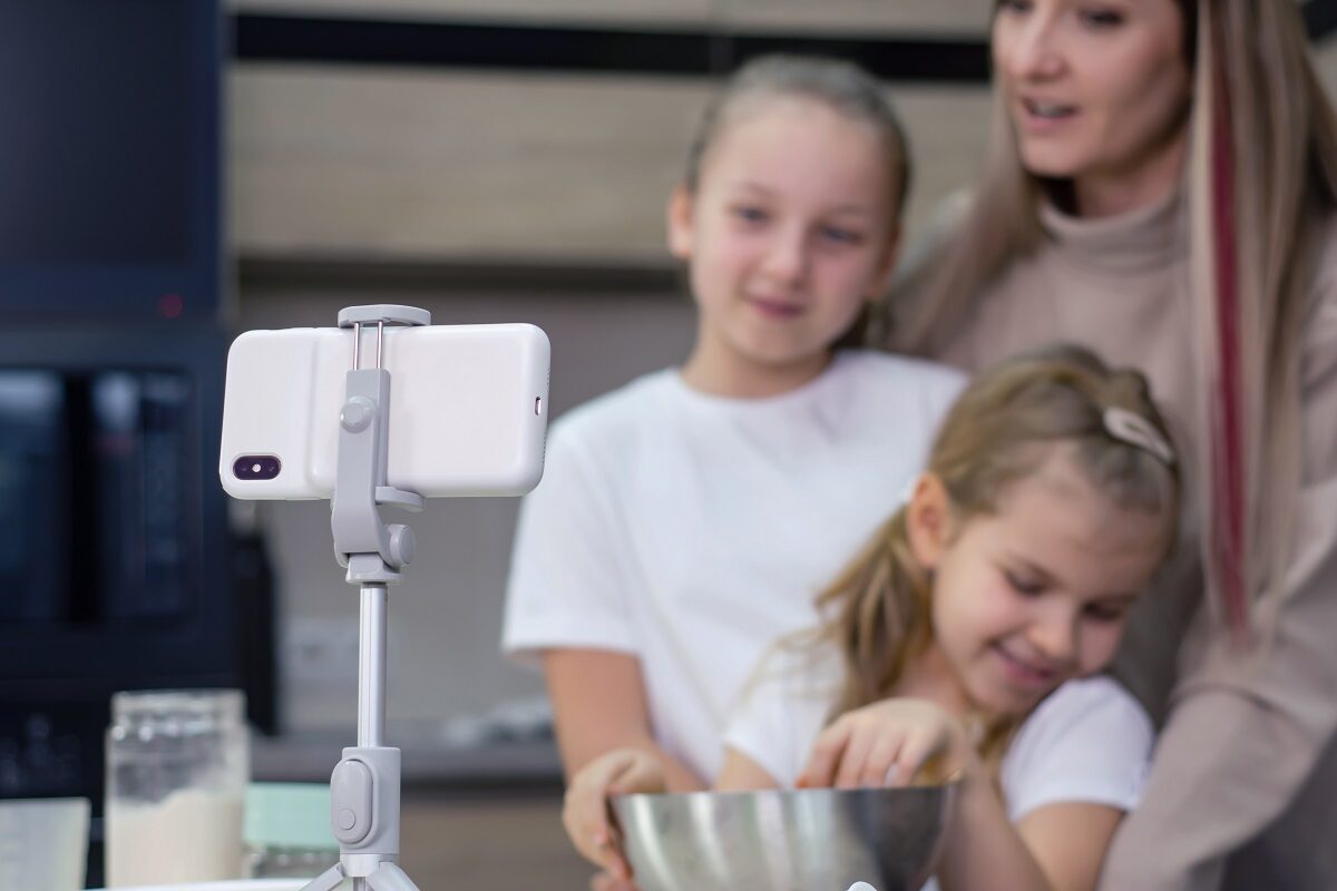 9 of Our Favorite Mommy YouTube Channels You Should Watch